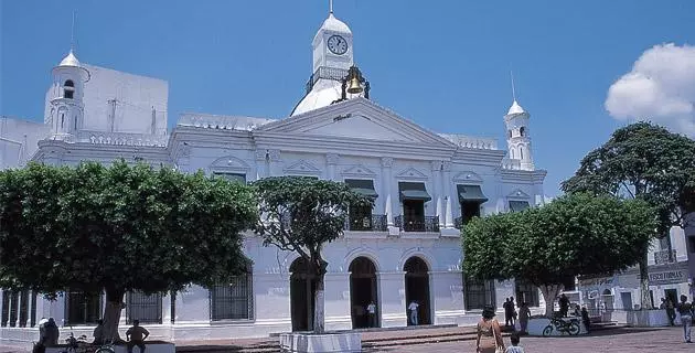 facades of Villahermosa: ទំព័រនៃសៀវភៅគ្មានទីបញ្ចប់ (Tabasco) fifu