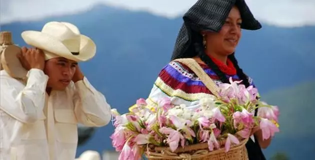 Mixteca (Oaxaca) fifu میں پھولوں کی تقریب