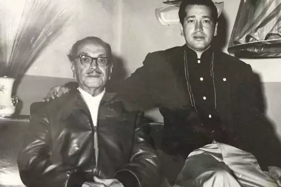 Жилберто Лазаро Гаона и синот, првиот што донел буречки органи во Мексико
