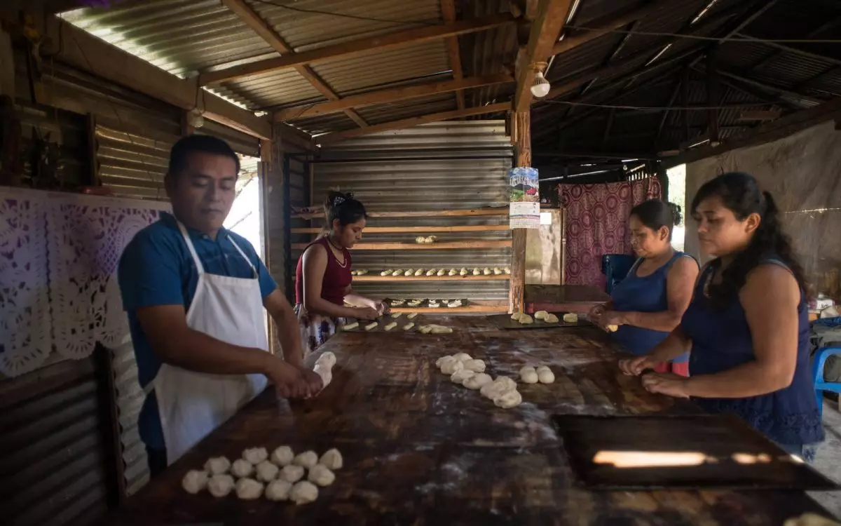 Artisanal akara ni a igi adiro, a ikoko ti Zozocolco 11477_6