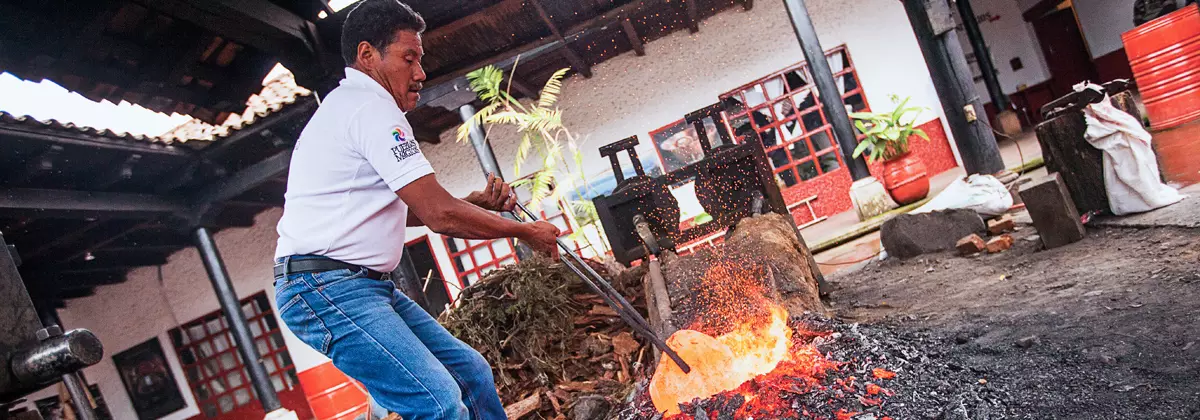 michoacan_magical_town_santa_clara_copper_workshop_bi