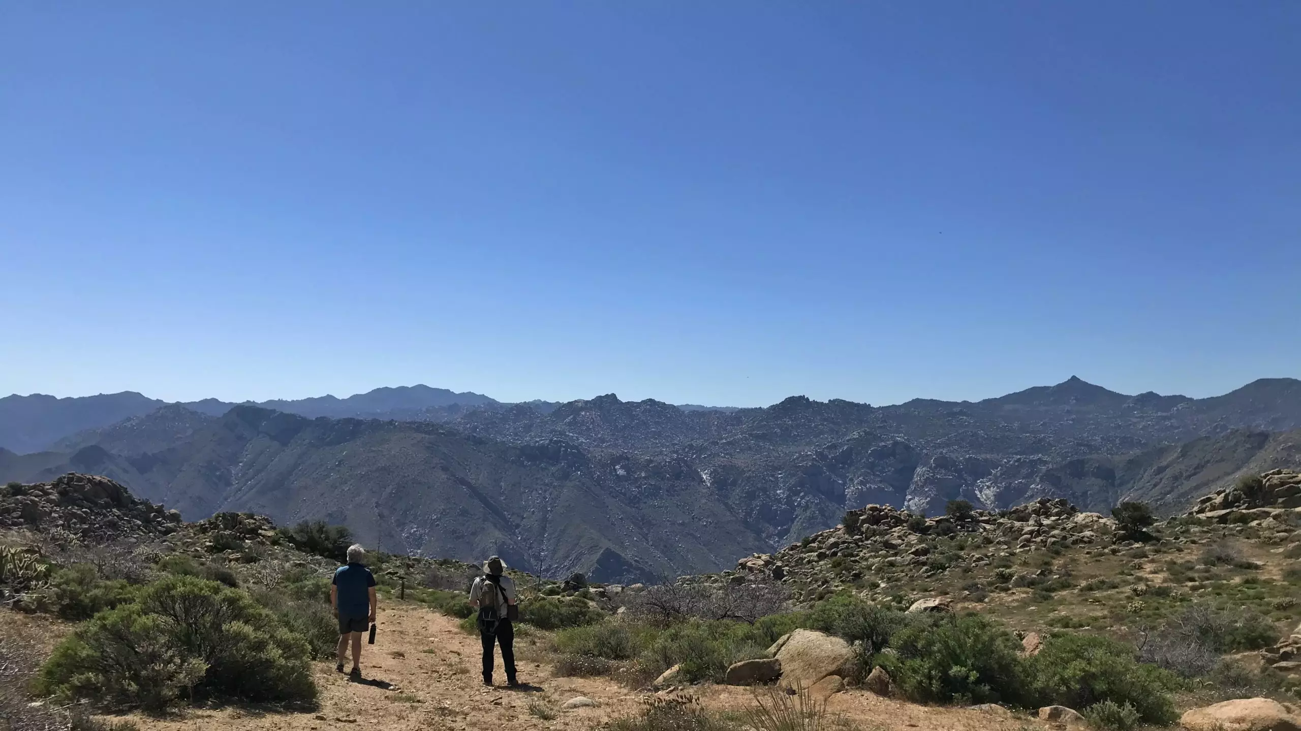 La Rumorosa ponúka mnoho výhľadov, z jedného z nich je vidieť Sierra de Juárez