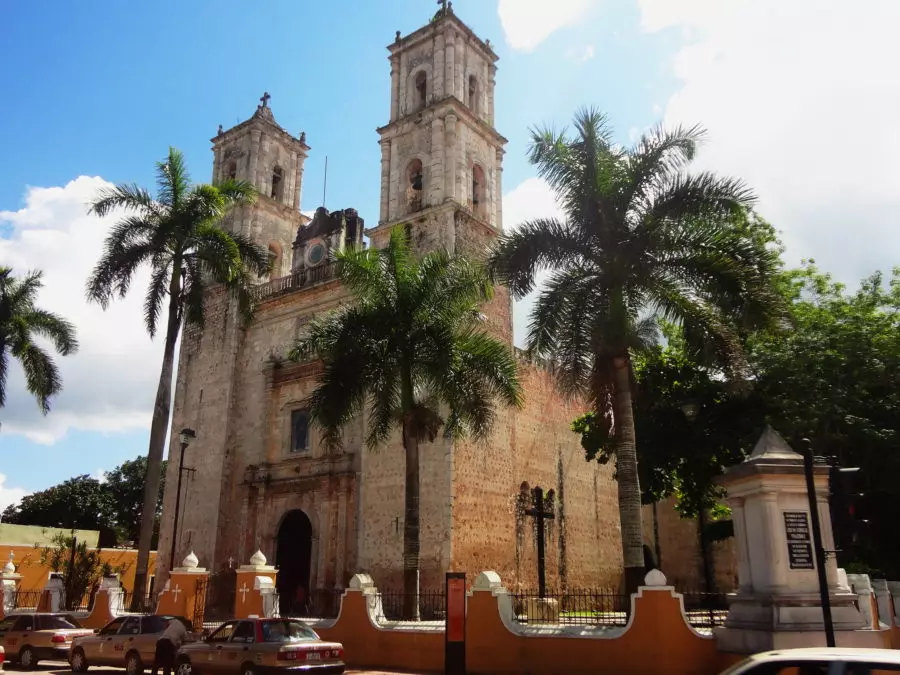 Ny tsiambaratelon'ny Convent de San Bernardino de Siena ao Valladolid, Yucatan 11889_3