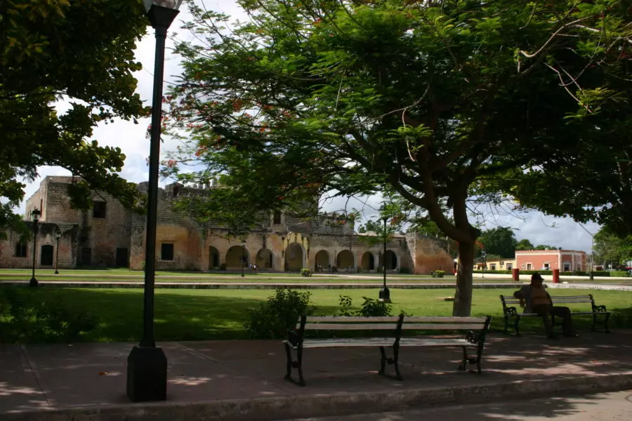 Yucatan, Valyadolid shahridagi San-Bernardino de Siena monastirining suv ostidagi sirlari 11889_5
