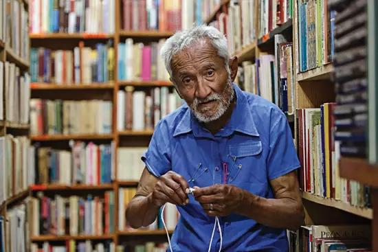 Fungo loperekedwa ndi masamba a mabuku akale ku Historic Center ku Mexico City ndi losakayikira / Chithunzi: Carlos García