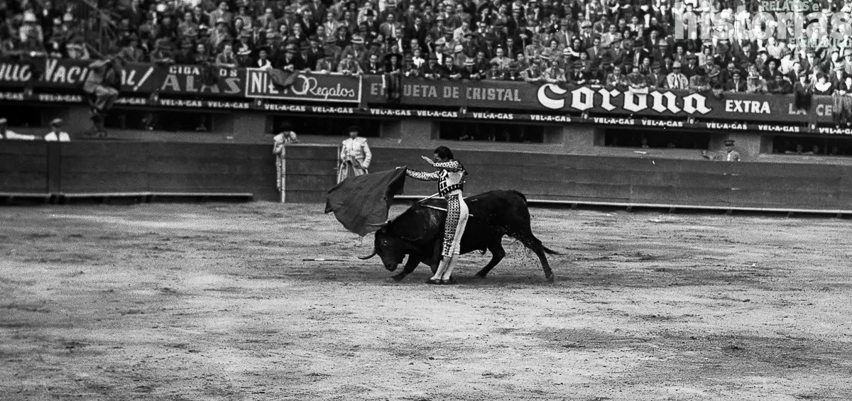 Манолете у арени за бикове у Мексику