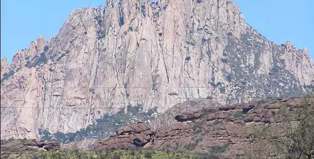 Cerro Blanco နှင့် The Rock of Covadonga (Durango) fifu