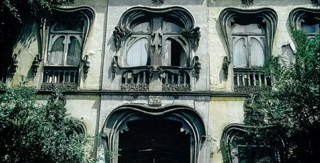 roma-barrio-magico-df-facade-building-street-chihuahua-jan11