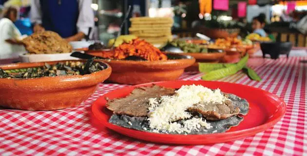 Najlepsze rynki, na których można spróbować typowego jedzenia w Meksyku?