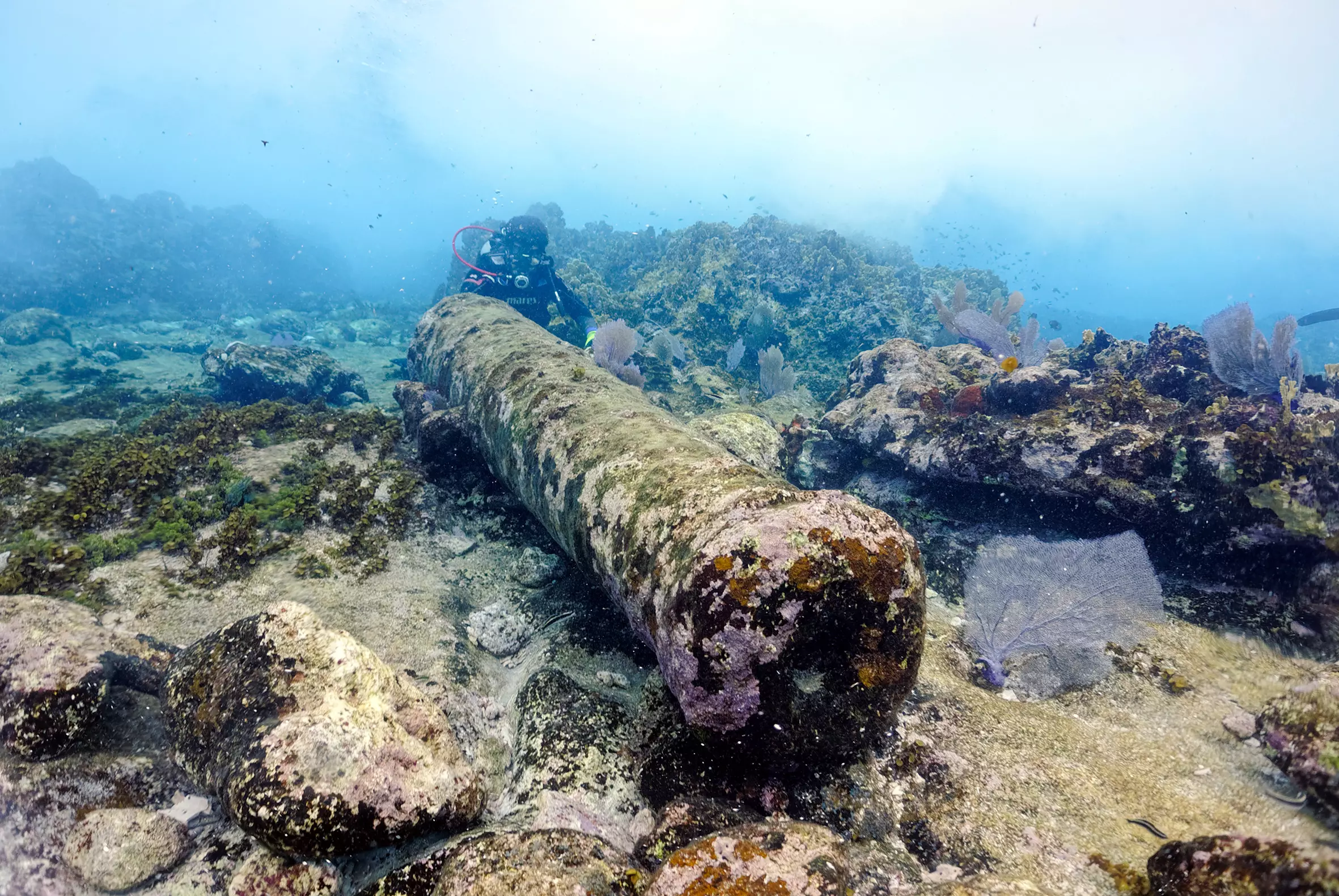 Arqueólogos subaquáticos localizam restos de um naufrágio de mais de 200 anos atrás nas águas de Quintana Roo. 1 Naufrágio de Manuel Polanco. Foto Laura Carrillo. SAS-INAH. (vinte e um)