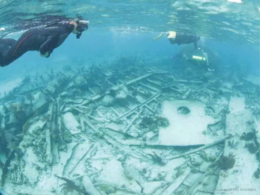 مانويل بولانكو: آثار حطام سفينة تعود إلى أكثر من 200 عام في مياه كوينتانا رو 14582_5