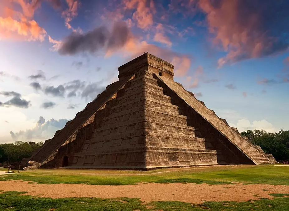 พญานาคขนนก – Equinox ใน Kukulkan Pyramid, Chichen Itza