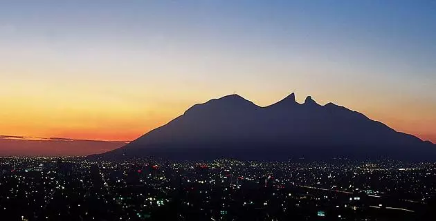 Парады падарожнікам Cerro de la Silla (Nuevo León) fifu