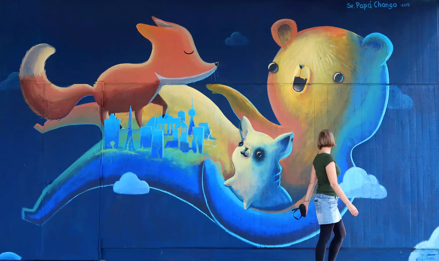 mural ng papa monkey sa berlin