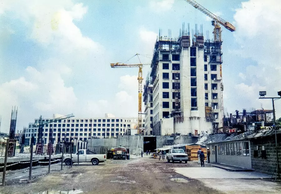 Menara Arcos Bosques I, uga dikenal minangka 