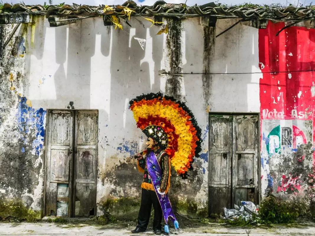 Dancers-mountain-wall-Hector-Quintanar