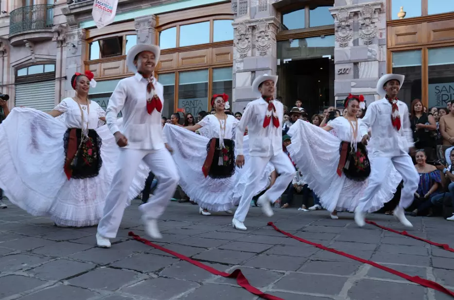 Ang Zacatecas Folklore Festival naghiusa sa internasyonal nga sikat nga arte 17001_4