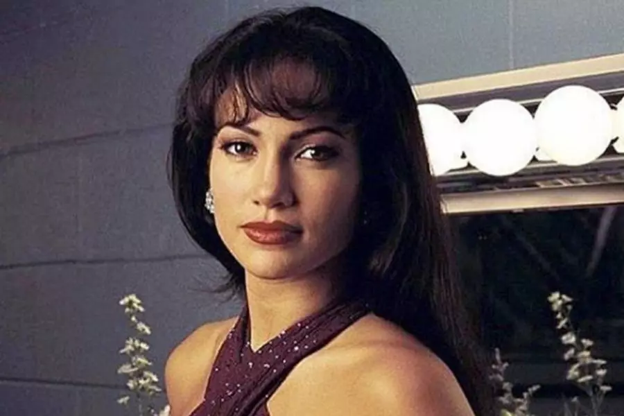 انہوں نے Tex-Mex کی ملکہ Selena Quintanilla کا کردار ادا کیا۔ 17153_2