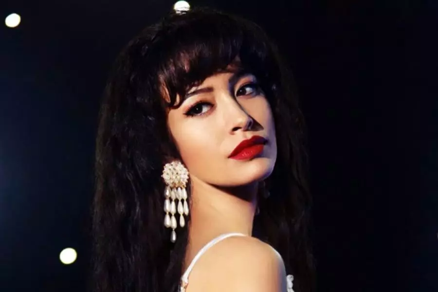 انہوں نے Tex-Mex کی ملکہ Selena Quintanilla کا کردار ادا کیا۔ 17153_6