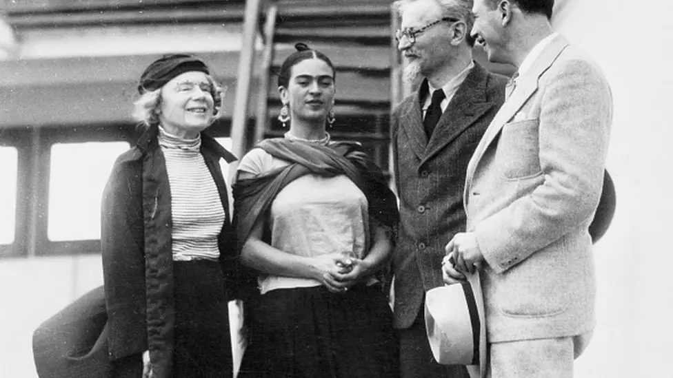 trotsky_frida_kahlo_coyoacán