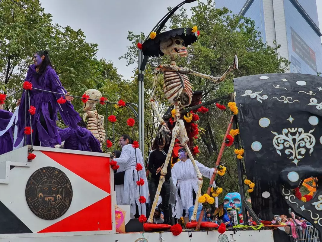 desfile do dia dos mortos