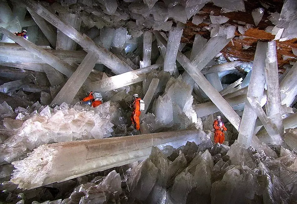 Пещерата на кристалите7