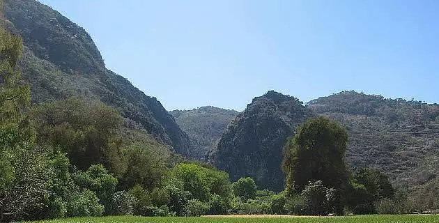 טיפוס צוקים בערש הפיפו של תרבות המיקסטק (Oaxaca).