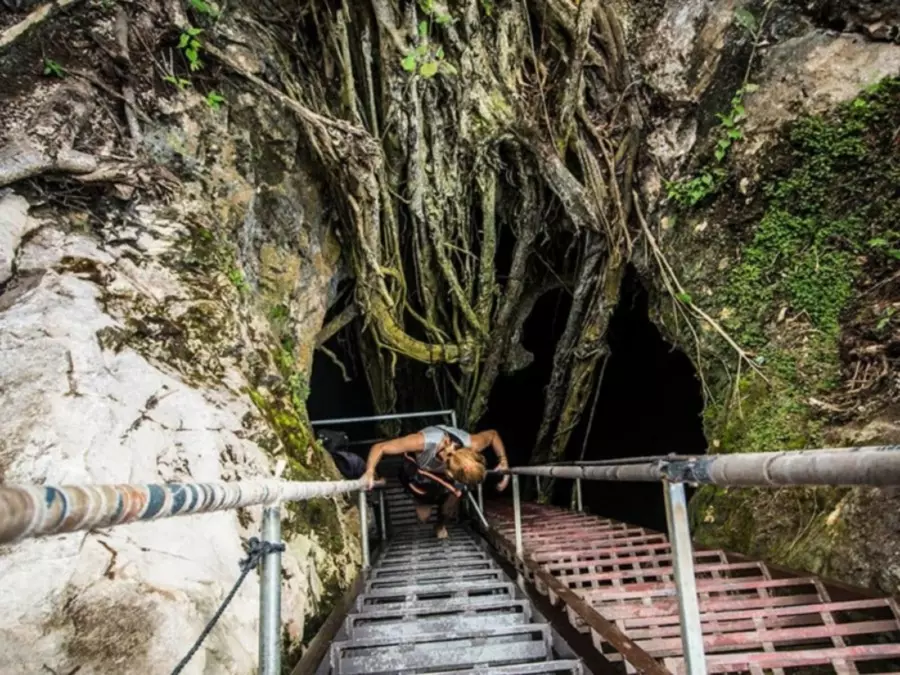 Mikarakara ny cenote ao Yucatan izy ireo, tsy te hanararaotana ny masina noho ny filana 18880_2