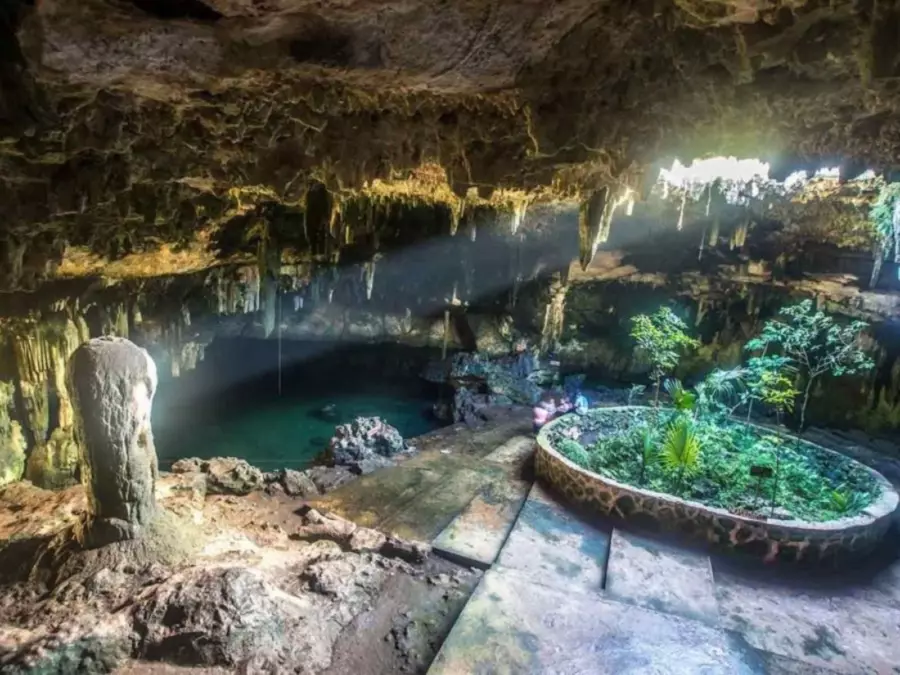 Mikarakara ny cenote ao Yucatan izy ireo, tsy te hanararaotana ny masina noho ny filana 18880_5