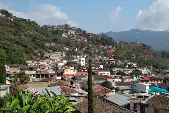 Panoramablick auf die magische Stadt Pahuatlán / Flickr