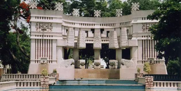 Neoindigenistička arhitektura 20. stoljeća u Yucatán fifu