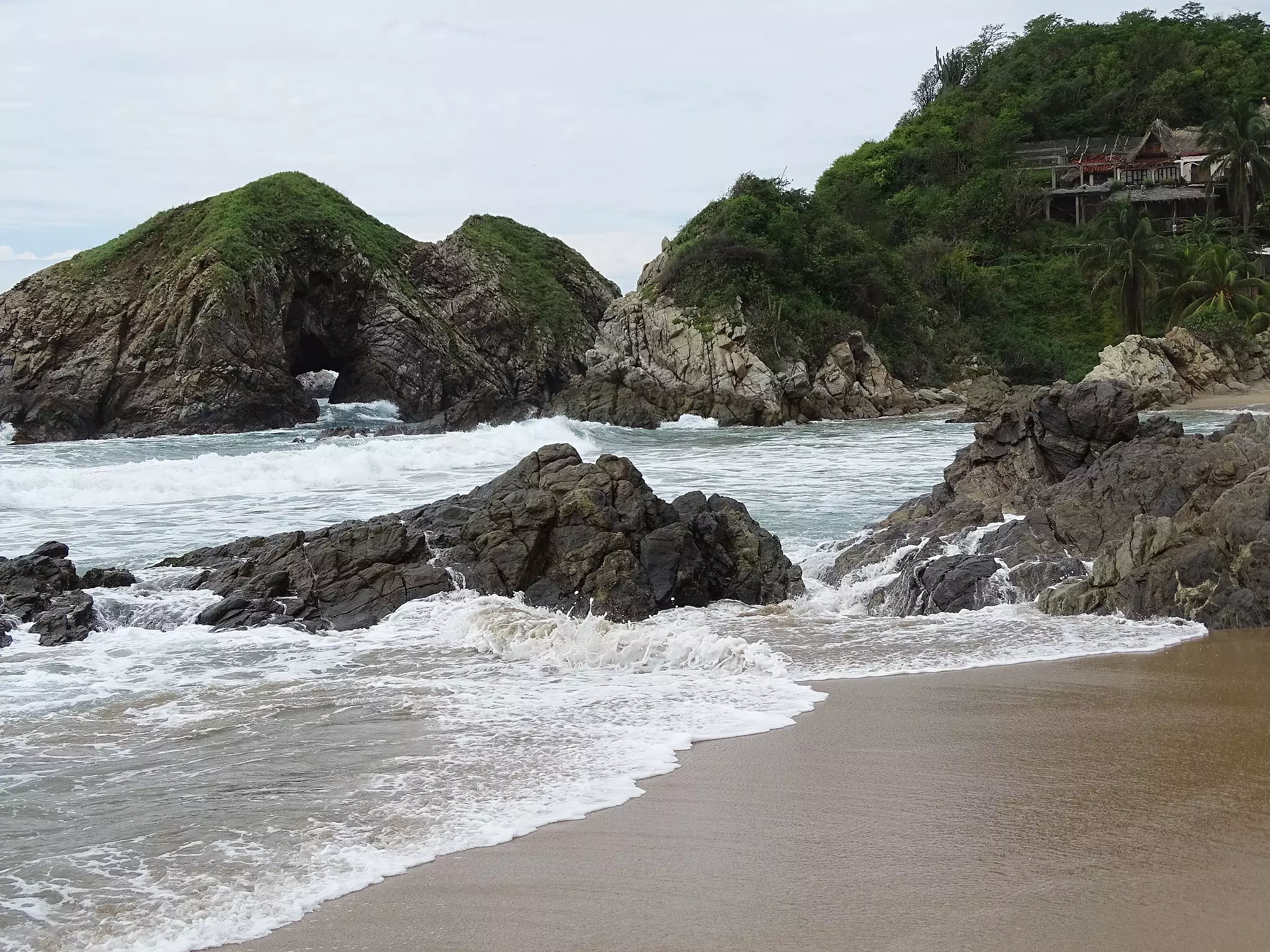 Beach_Scene_-_Zipolite_-_Oaxaca_-_Мексико_-_02_(15562666146)