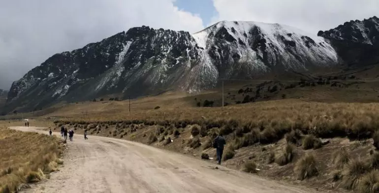 Ten spyte daarvan dat dit lente was, het die Nevado de Toluca bedek met sneeu wakker geword 19963_2