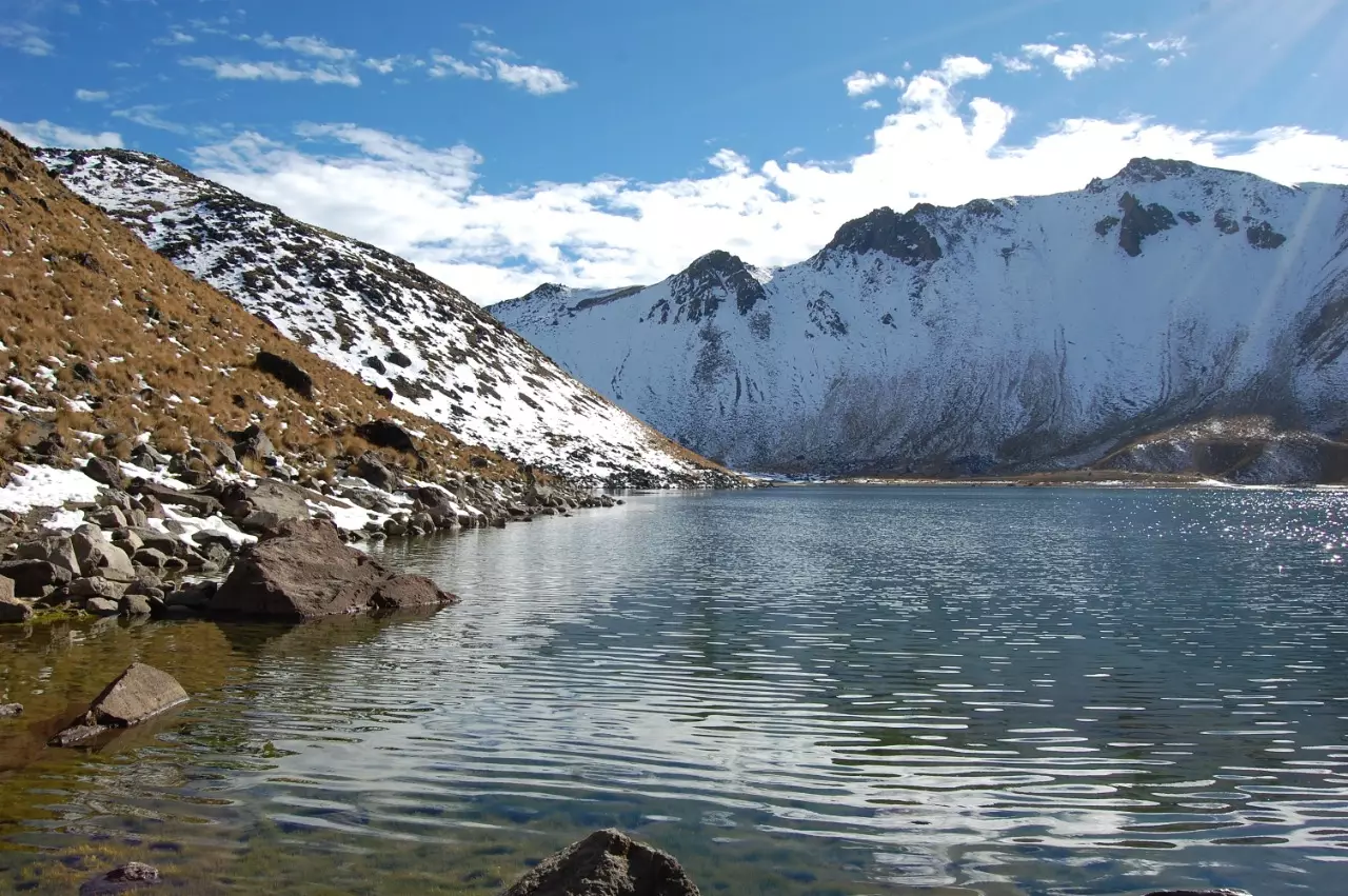 Pre-spansktalande stycken återvänder till månens sjö i Nevado de Toluca