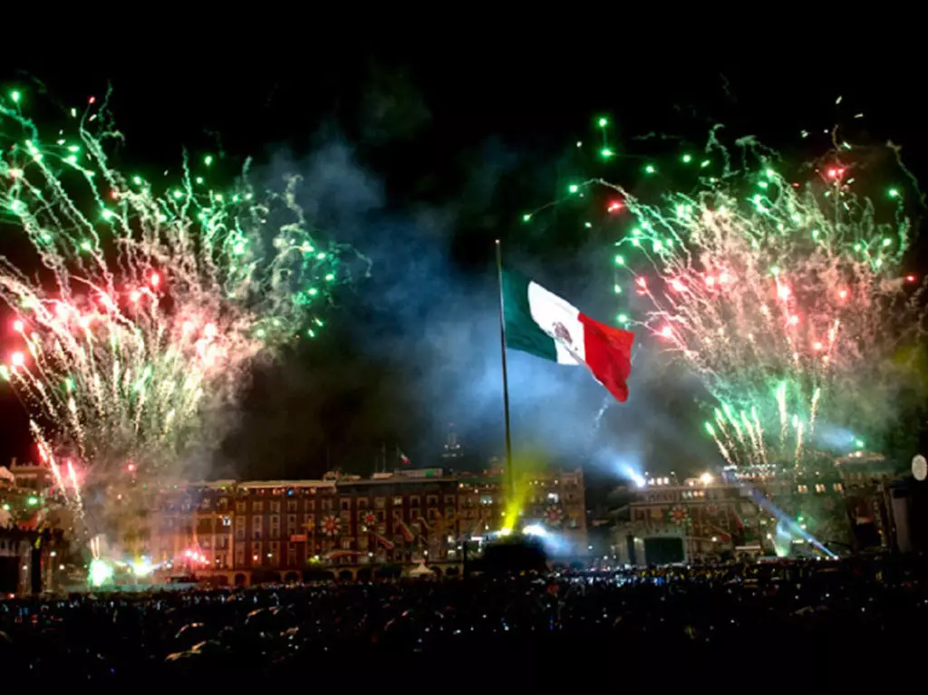 Kwa nini bendera ya Mexico imeinuliwa? 20381_2