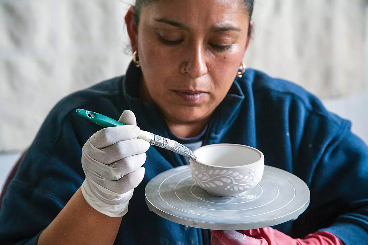 Metioj de argilo, naturaj fibroj kaj vitro en la Magia Urbo de El Oro 20558_4