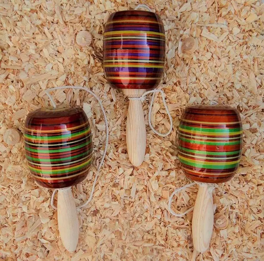 Teporingo handicrafts: spinning tops, yo-yos and baleros 20858_3