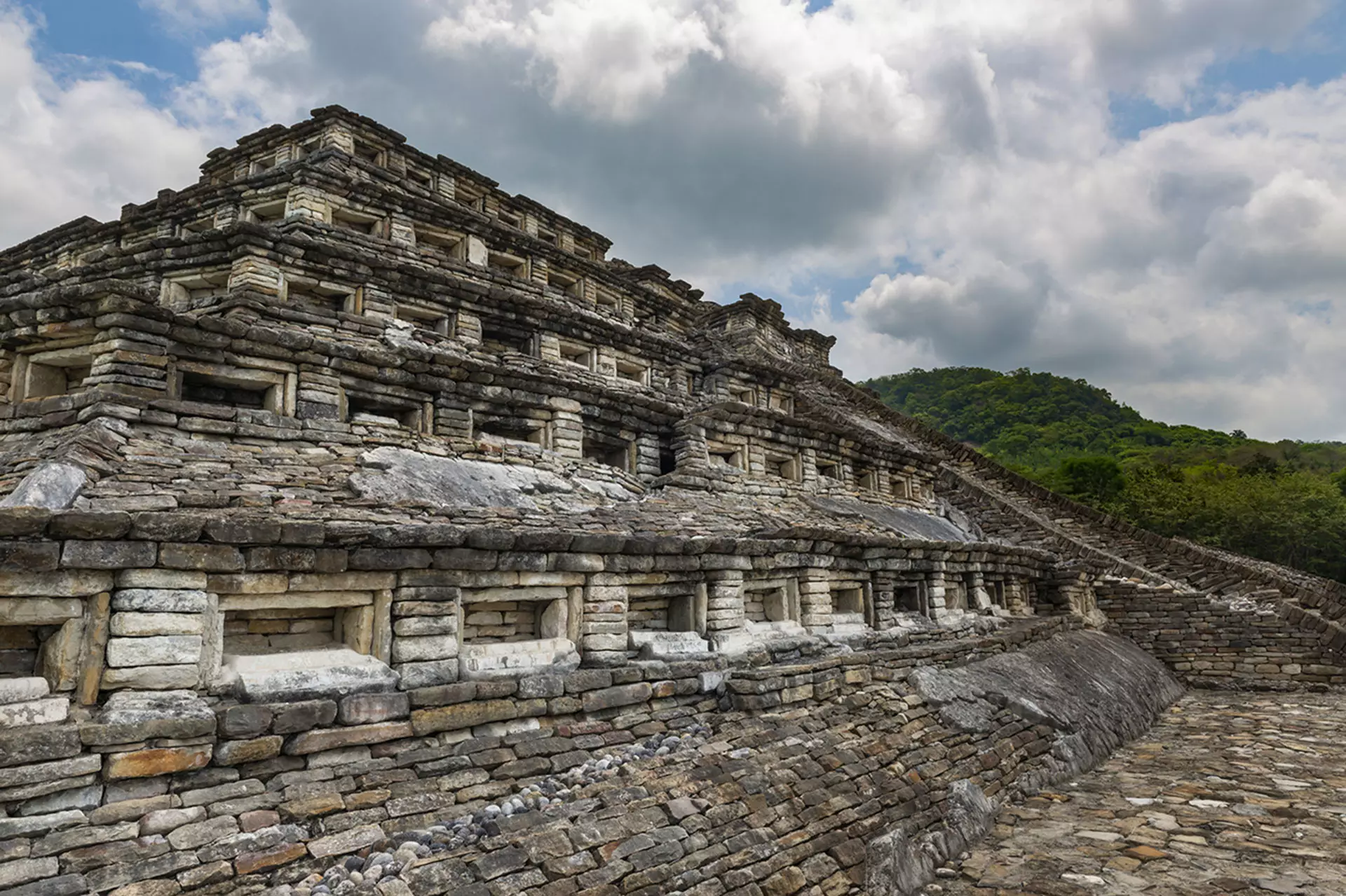 Tajin-Veracruz-archeological-zone-1920