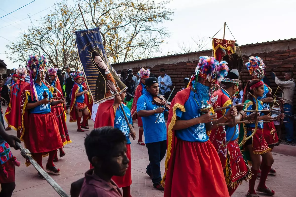 Sabata Loyera la Huichol ku Huaynamota