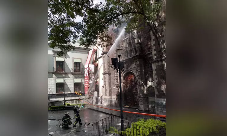 Sunog sa simbahan sa Santa Veracruz sa Historic Center sa CDMX; mahimong mahagit 21419_3