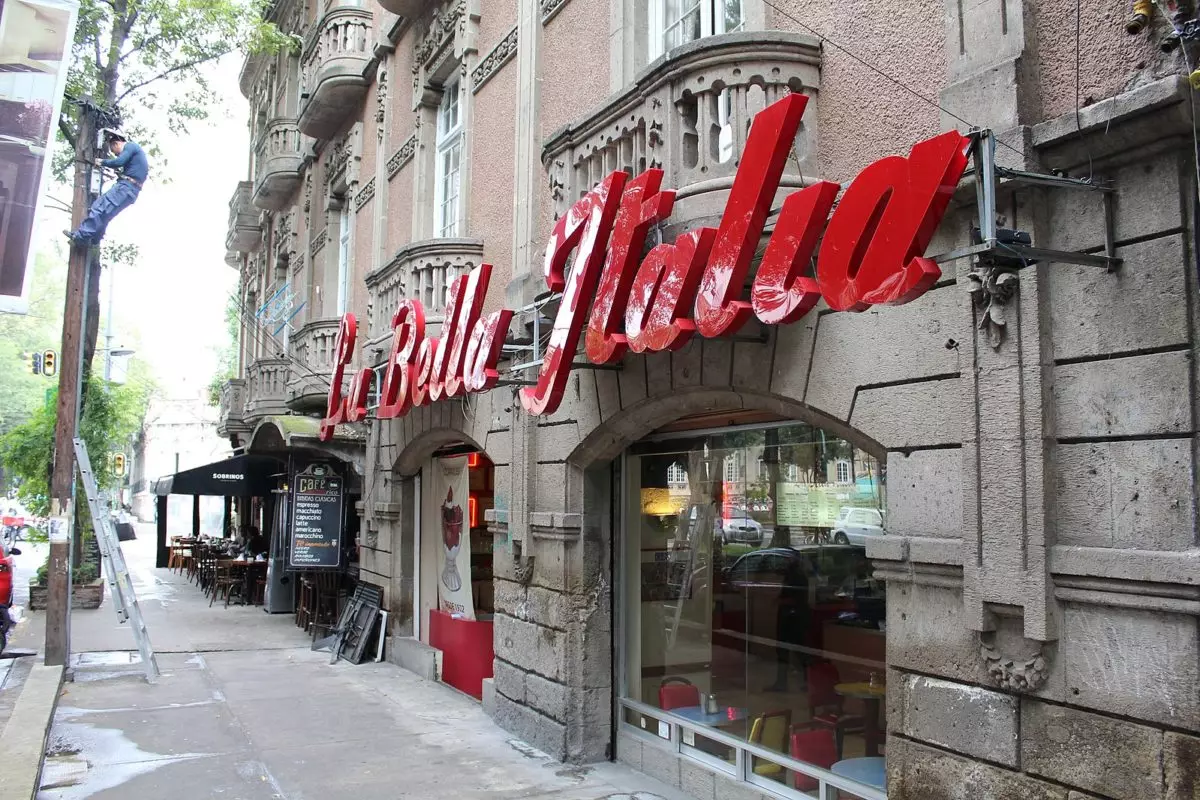 1599px-Ice Cream Shop_La_Bella_Italia,_Mexico_City