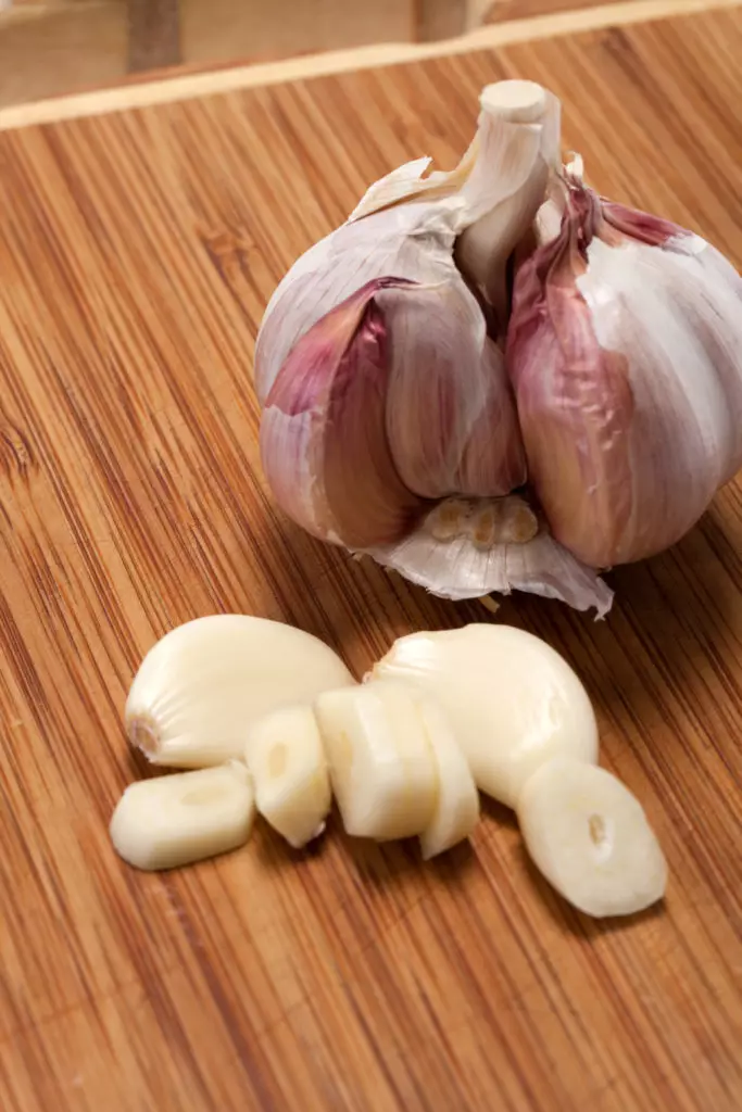 Garlic na ọgwụ Njirimara 21980_5