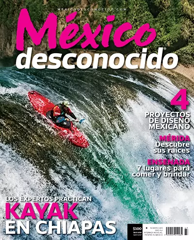 Des experts pratiquent le kayak dans les fifu du Chiapas