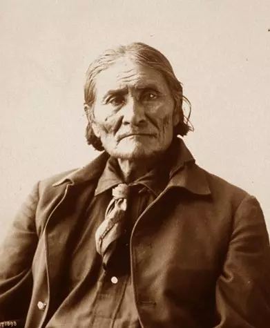 Apaches, wong pribumi sing ditindhes dening Meksiko lan Amerika Serikat 22470_4