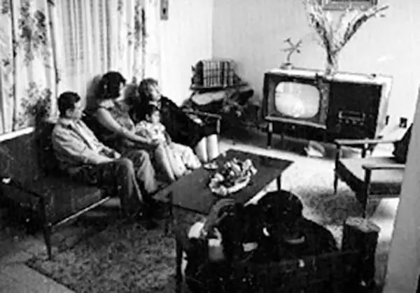 โทรทัศน์ในยุค 60 เหตุผลของการสังสรรค์ในครอบครัวในเม็กซิโก 22535_2