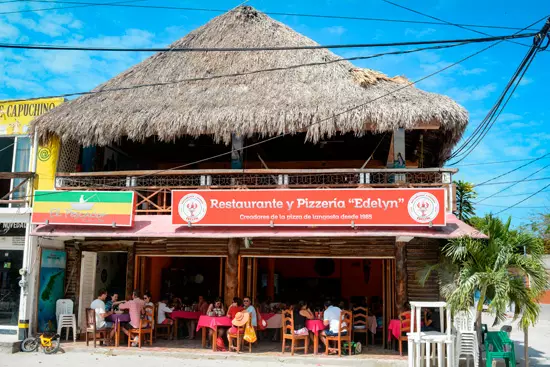 Holbox, der Plaz wou Hummer Pizza gebuer gouf 23391_2