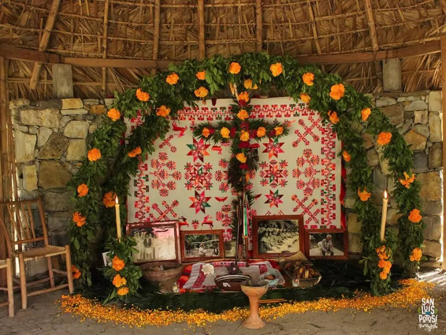 arco dos altares do Día de Defuntos da Huasteca Potosina