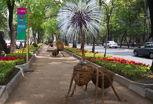 Upoznajte paradu divovskih mrava na Paseo de la Reforma 24660_2