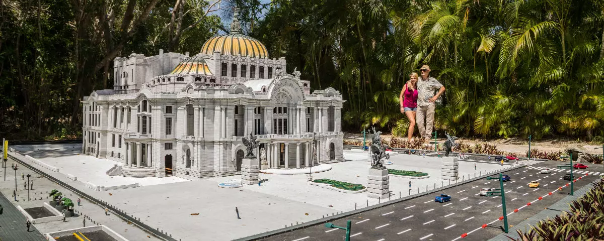 O mini México que eles construíram em Cozumel fifu