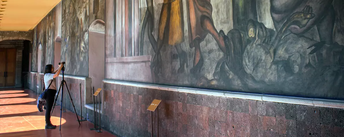 Old College of San Ildefonso: carita balik mural fifu na